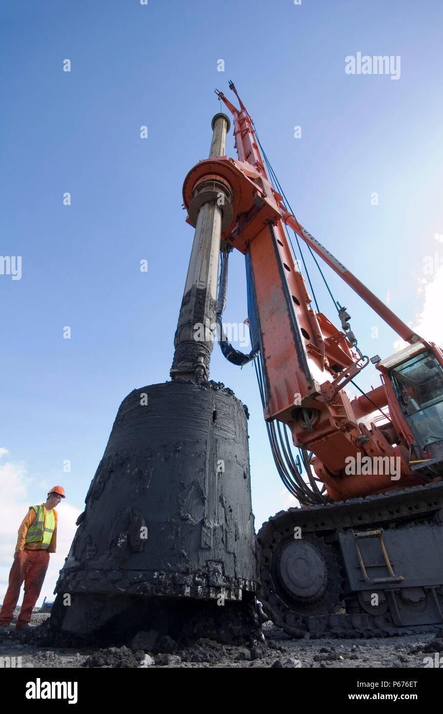 Piling machines at work Stock Photo - Alamy