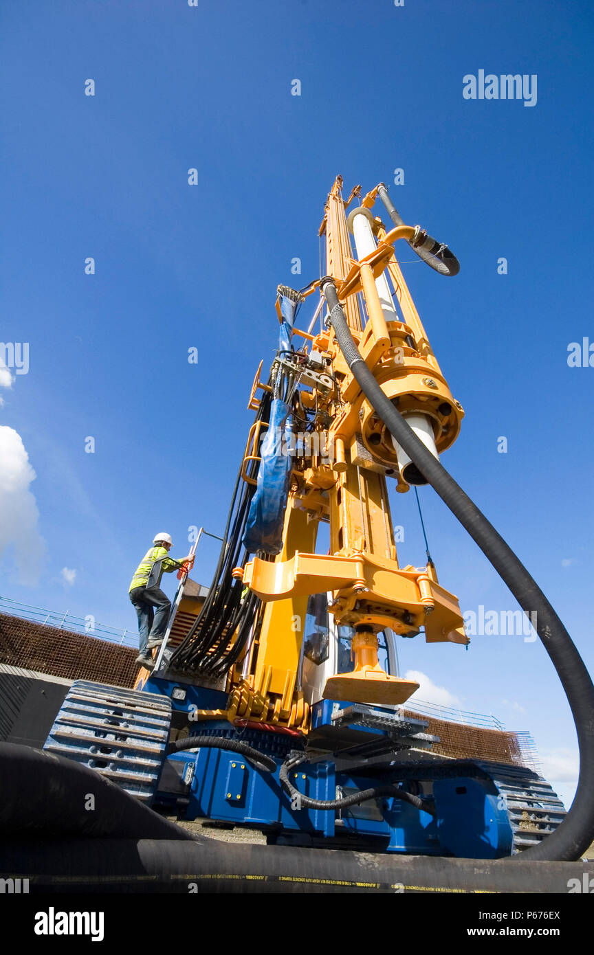Piling machines at work Stock Photo - Alamy
