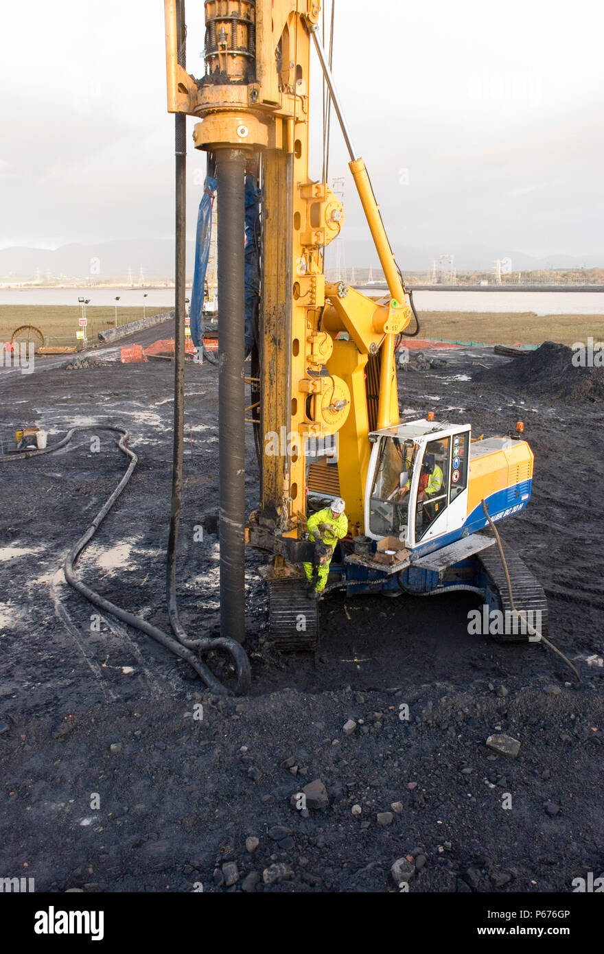 Piling machines at work Stock Photo - Alamy