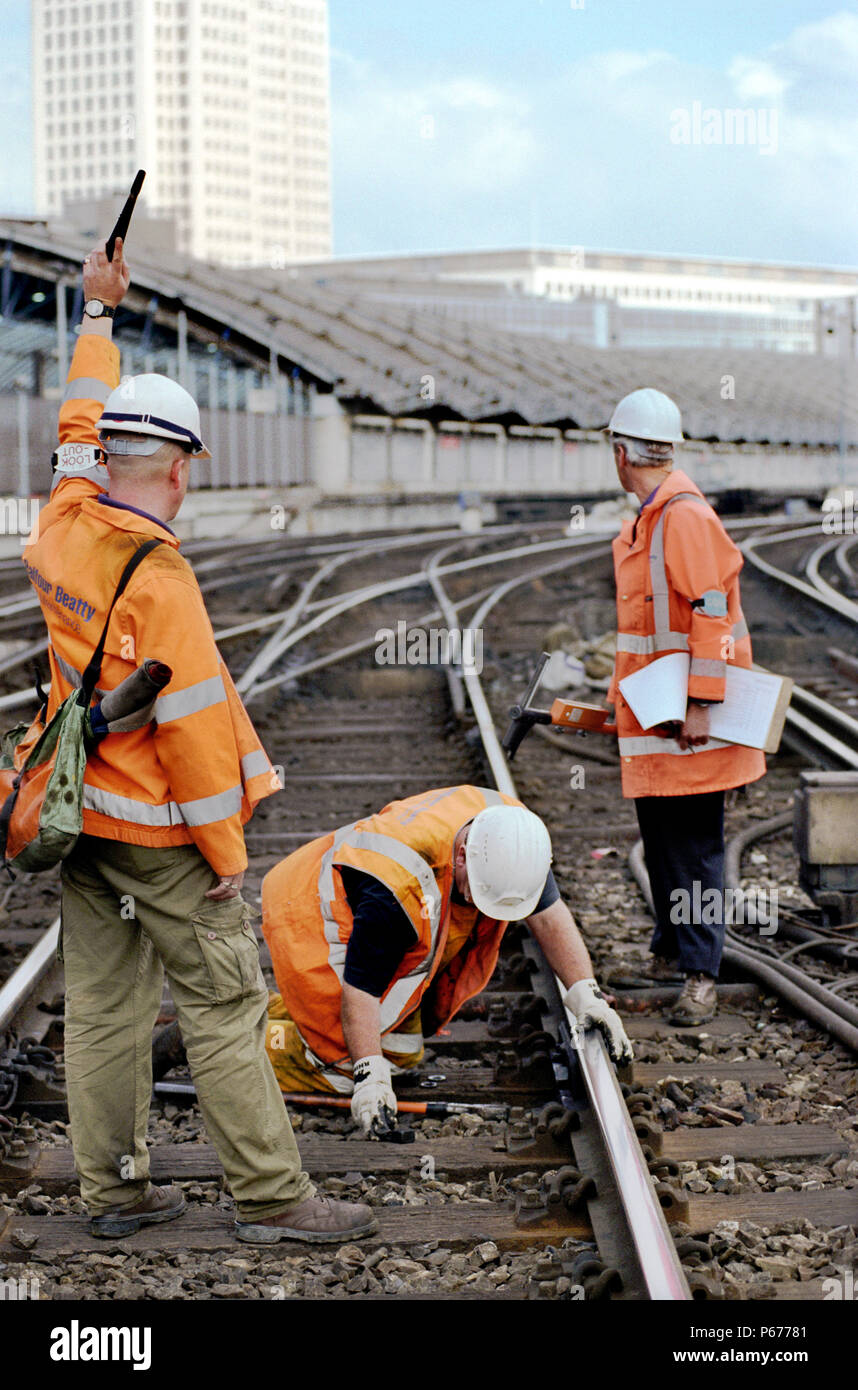 Railtrack red signal hi-res stock photography and images - Alamy