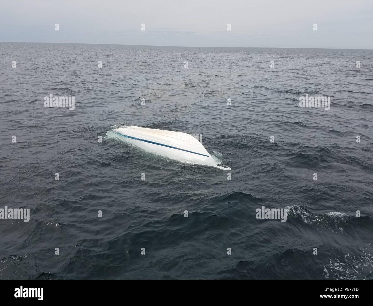 Sinking boat hi-res stock photography and images - Alamy