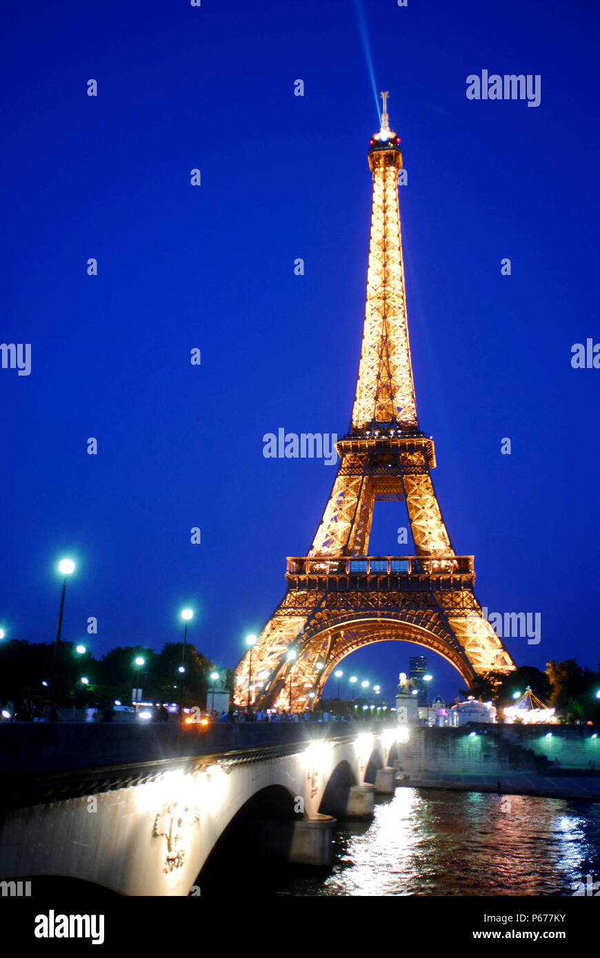 Night view of the Eiffel Tower, Paris, France Stock Photo - Alamy