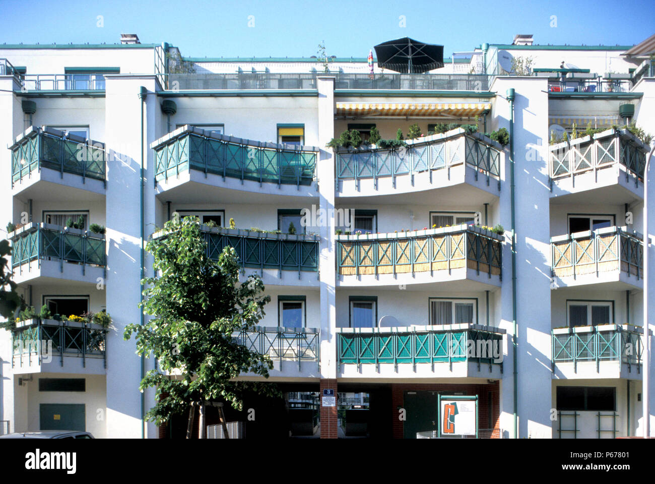 Modern building housing government hi-res stock photography and images ...