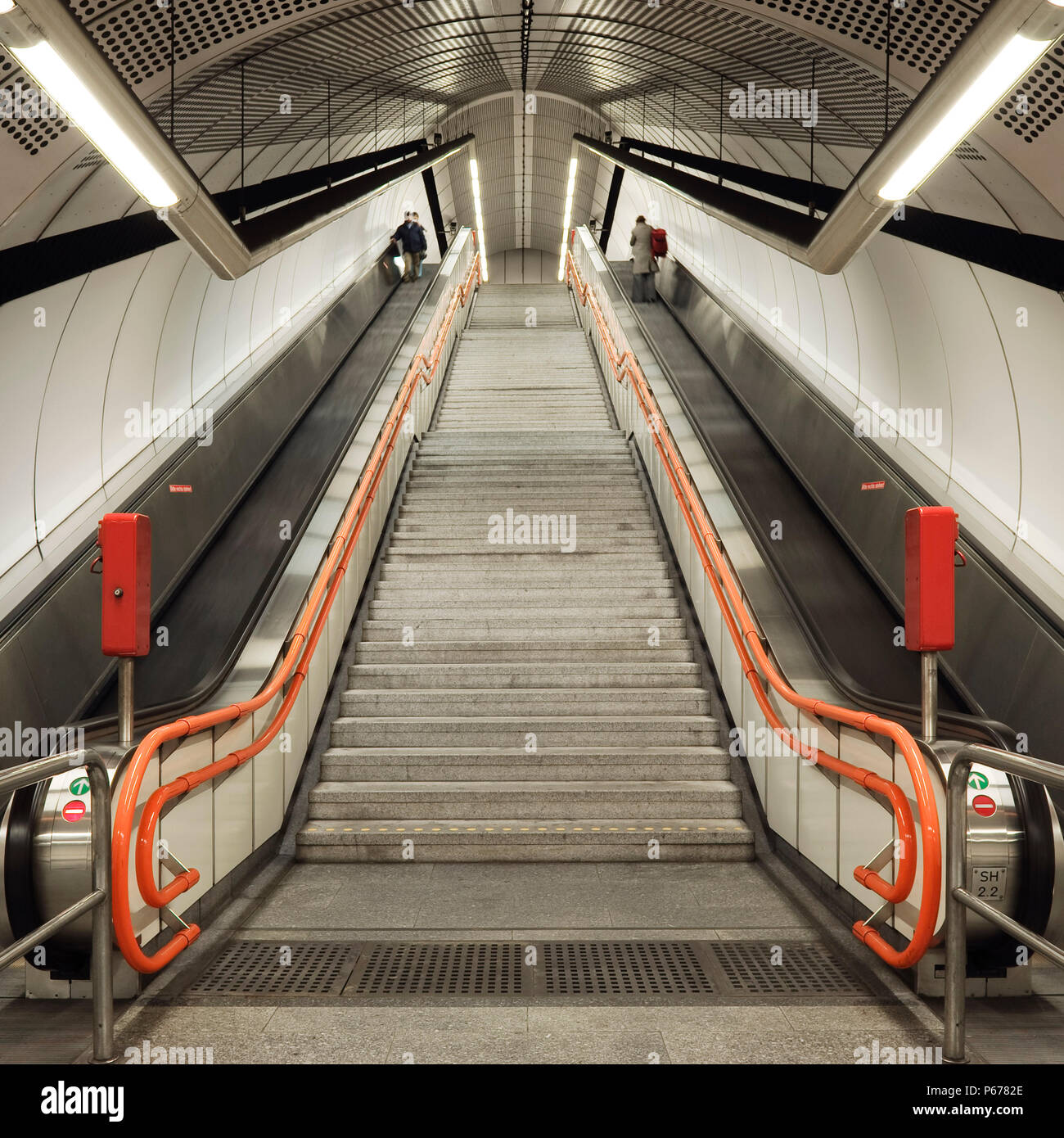 Austria, Vienna, U-Bahnlinie U3, Station Schweglerstra?e Stock Photo ...