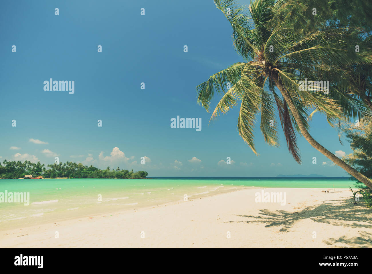 Bali seascape with huge waves at beautiful hidden white sand beach ...