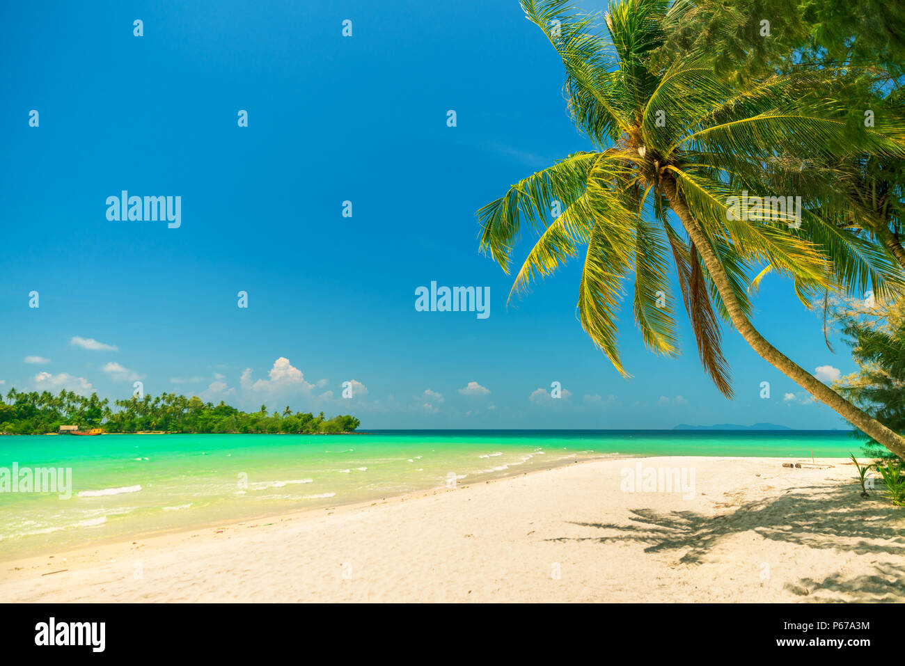 Bali seascape with huge waves at beautiful hidden white sand beach ...