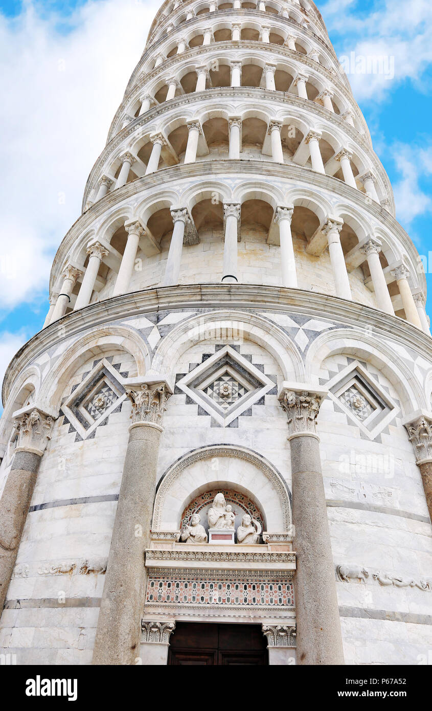 the leaning tower of Pisa Italy - famous italian landmarks Stock Photo ...
