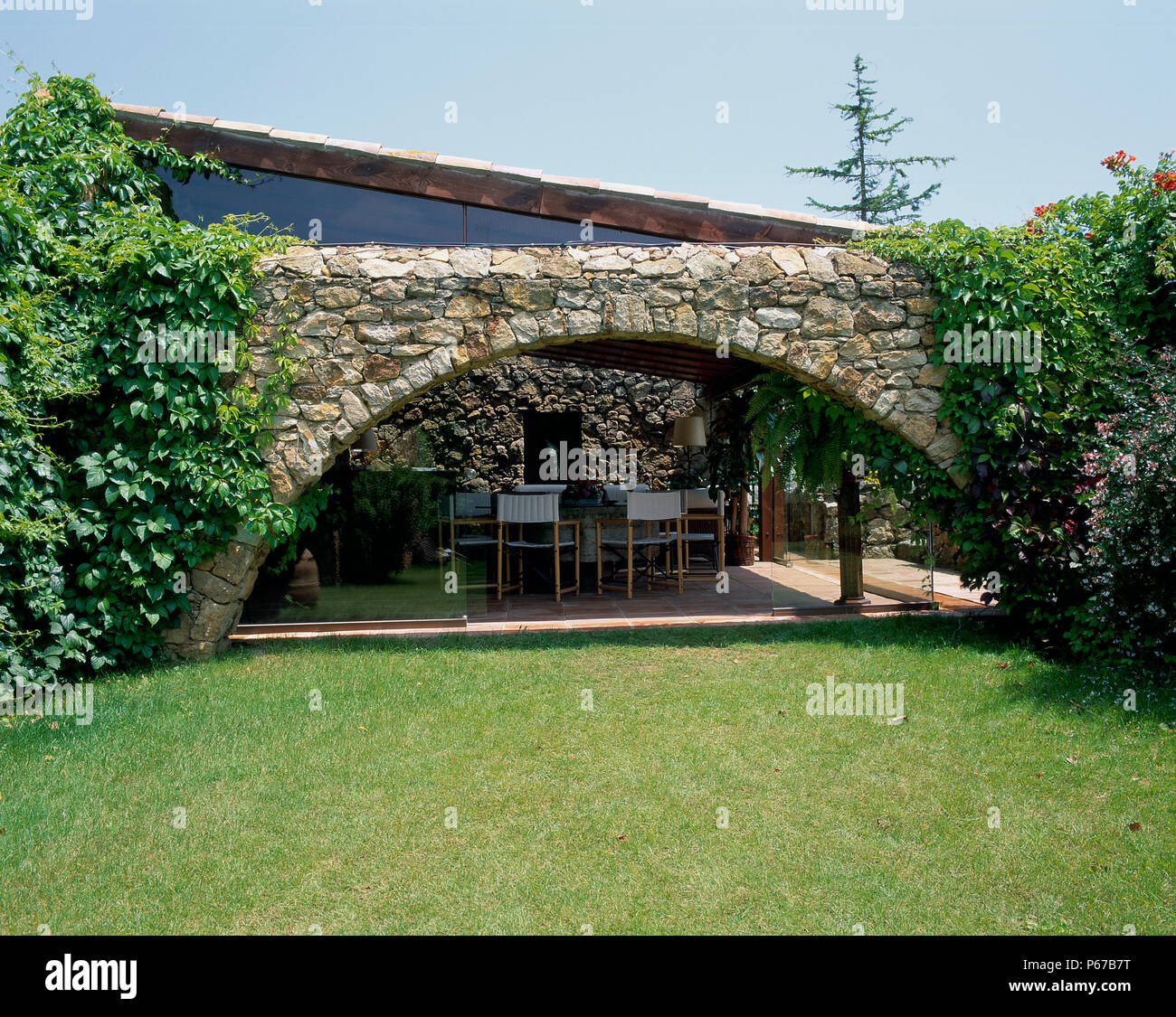 Lanai style architecture hi-res stock photography and images - Alamy