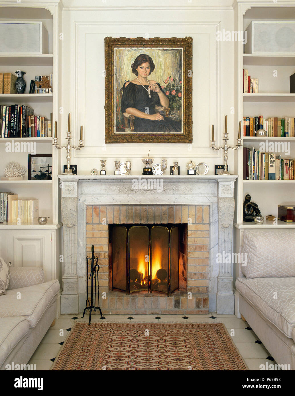 Lit fireplace hi-res stock photography and images - Alamy