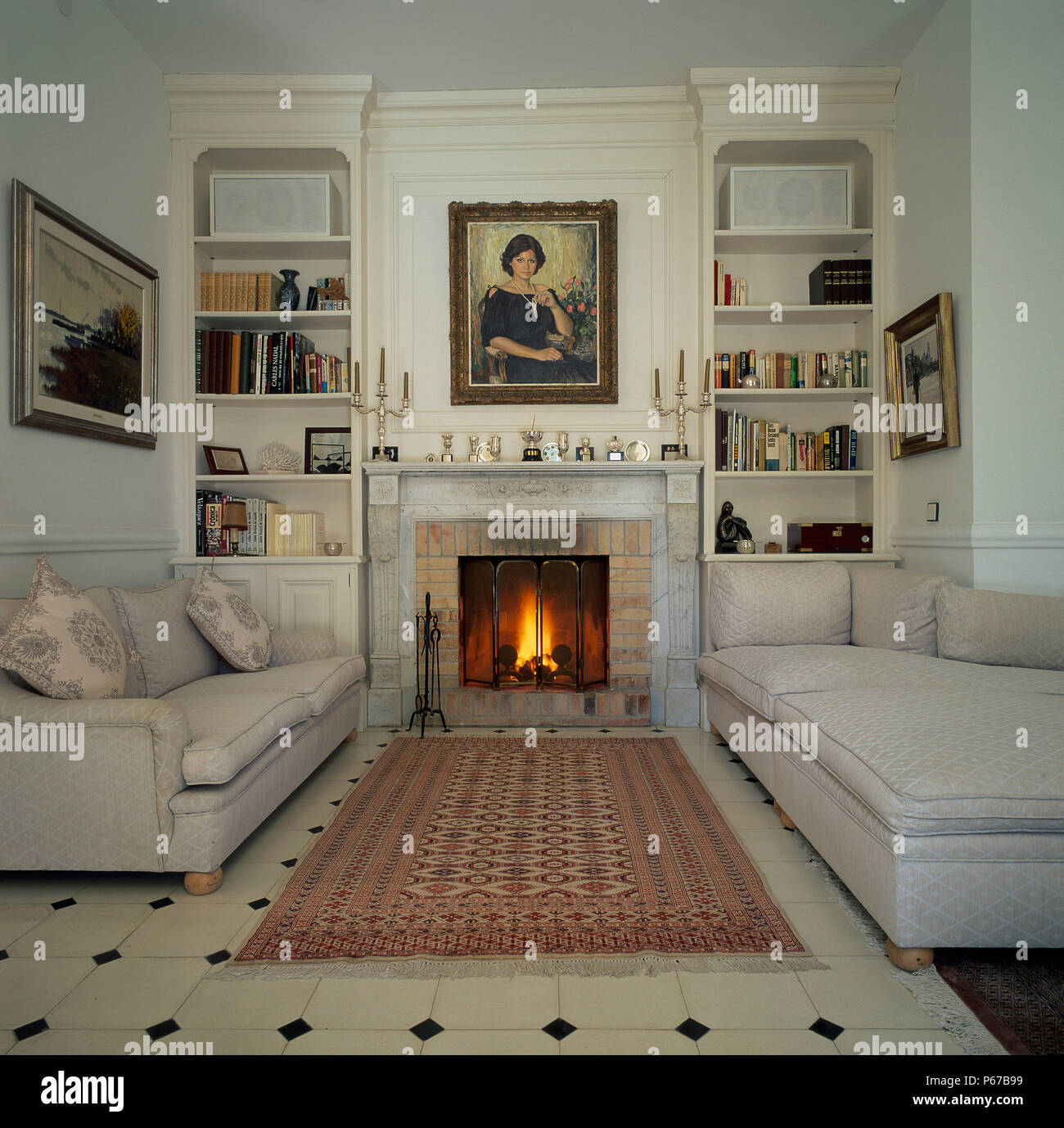 Lit fireplace hi-res stock photography and images - Alamy