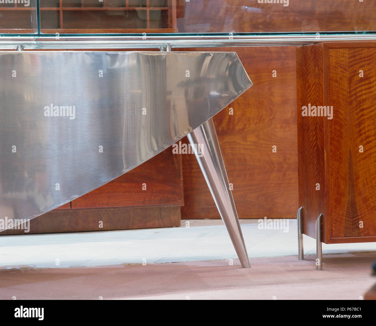 Polished wooden counter hi-res stock photography and images - Alamy