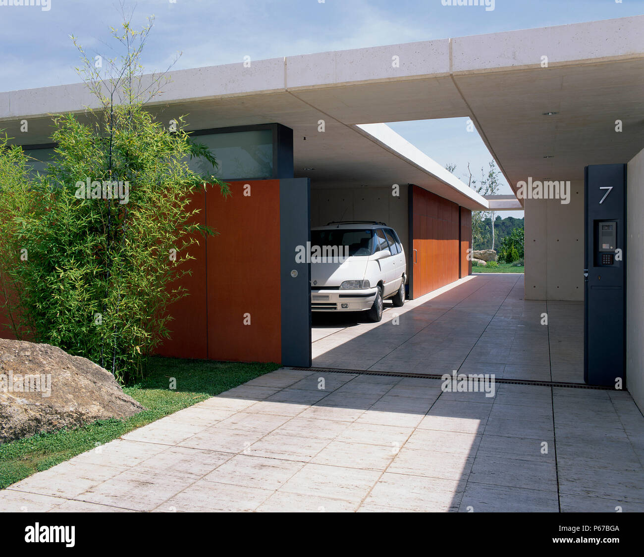 Car parking space outside house hi-res stock photography and images - Alamy