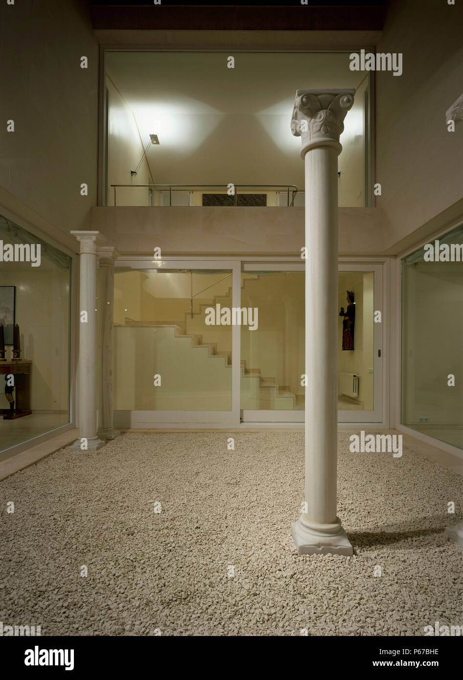 View of a pillar in an atrium Stock Photo - Alamy