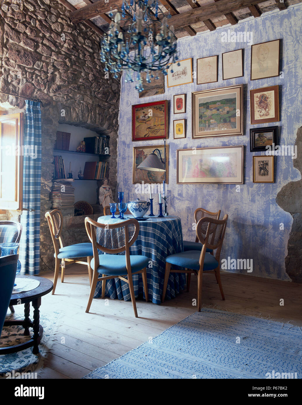 Room adorned hi-res stock photography and images - Alamy