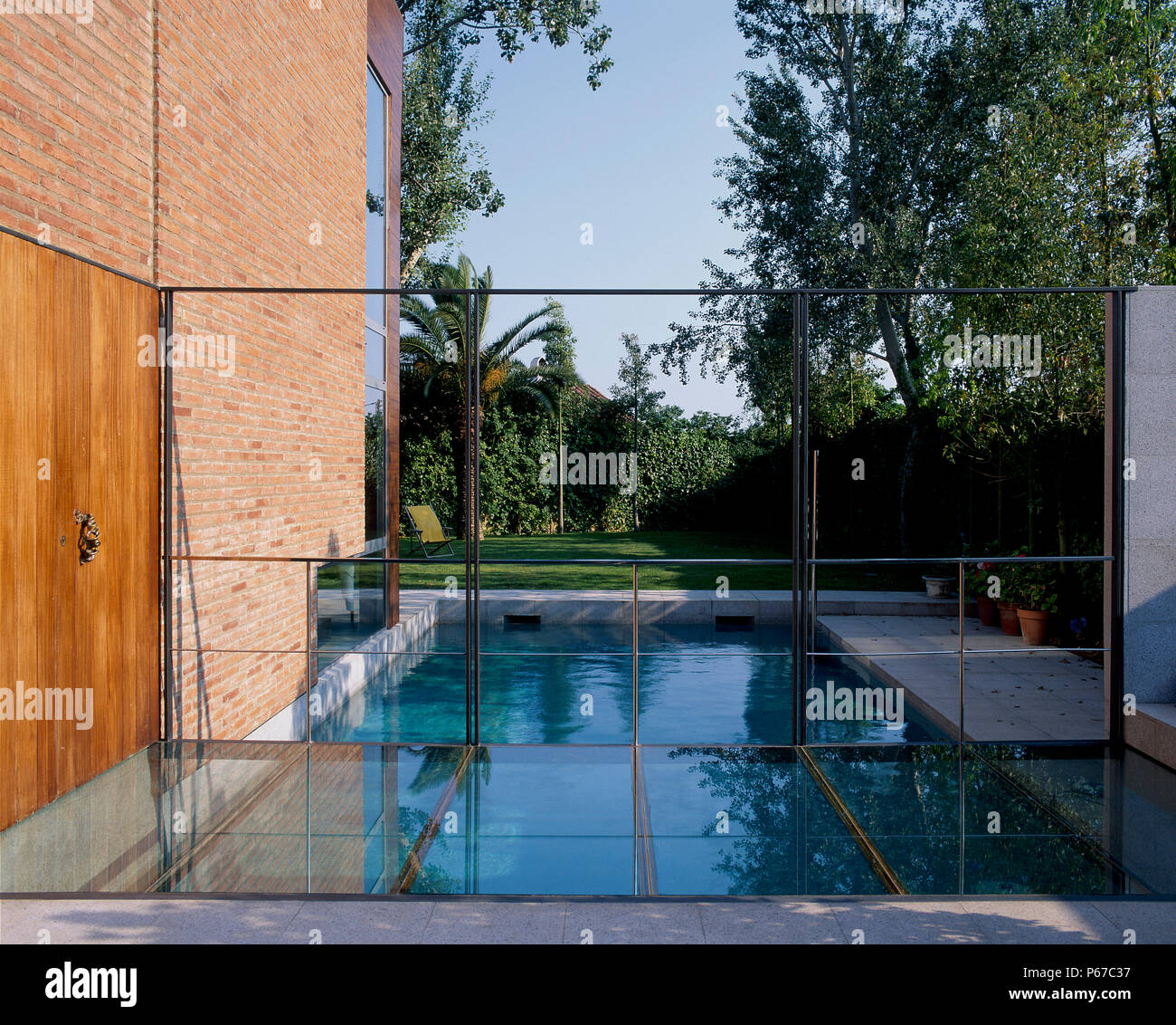 See through panels hi-res stock photography and images - Alamy