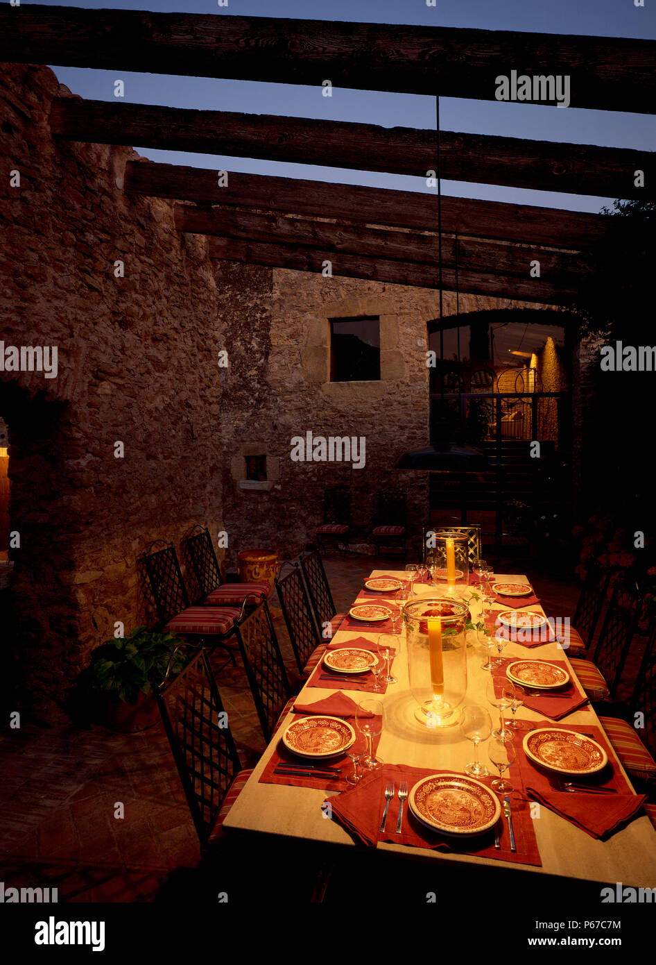View of a well arranged dining table Stock Photo - Alamy