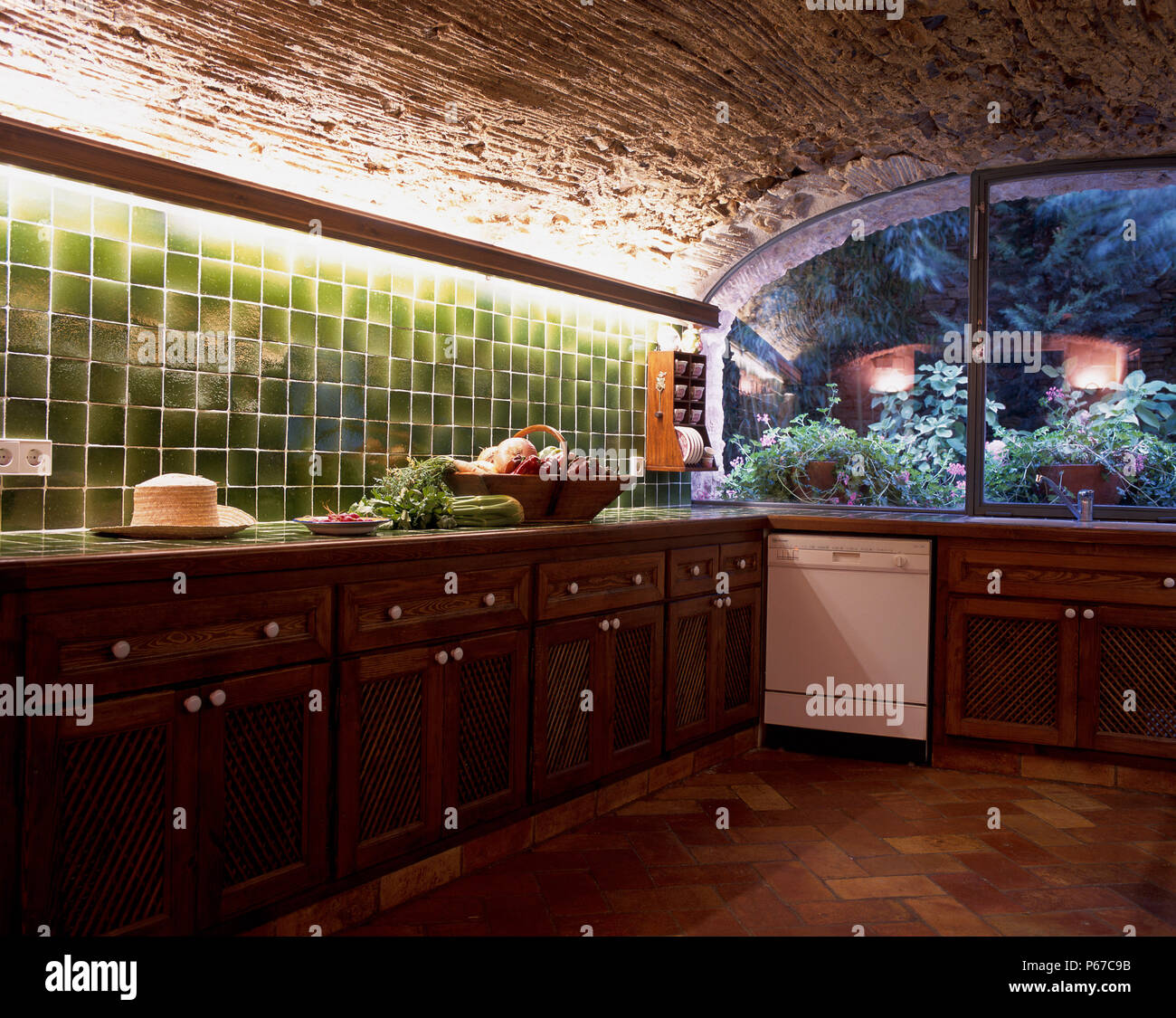 Well furnished kitchen hi-res stock photography and images - Alamy