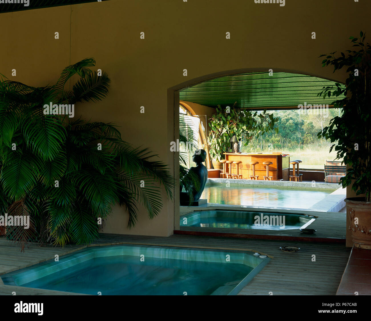 Well maintained lawn hi-res stock photography and images - Alamy