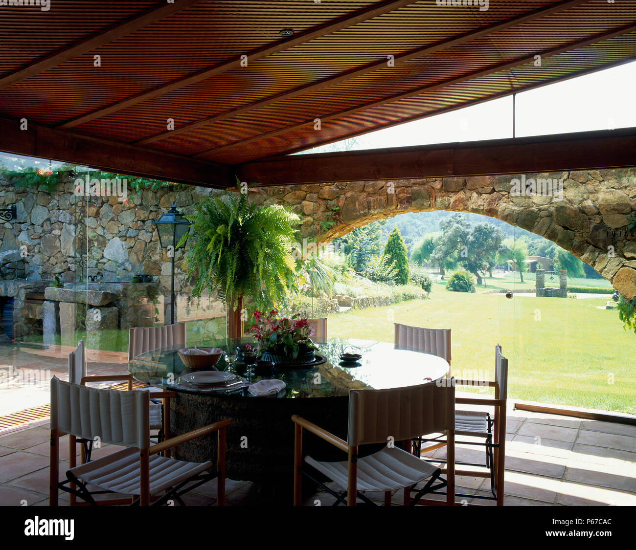 Well set hi-res stock photography and images - Alamy