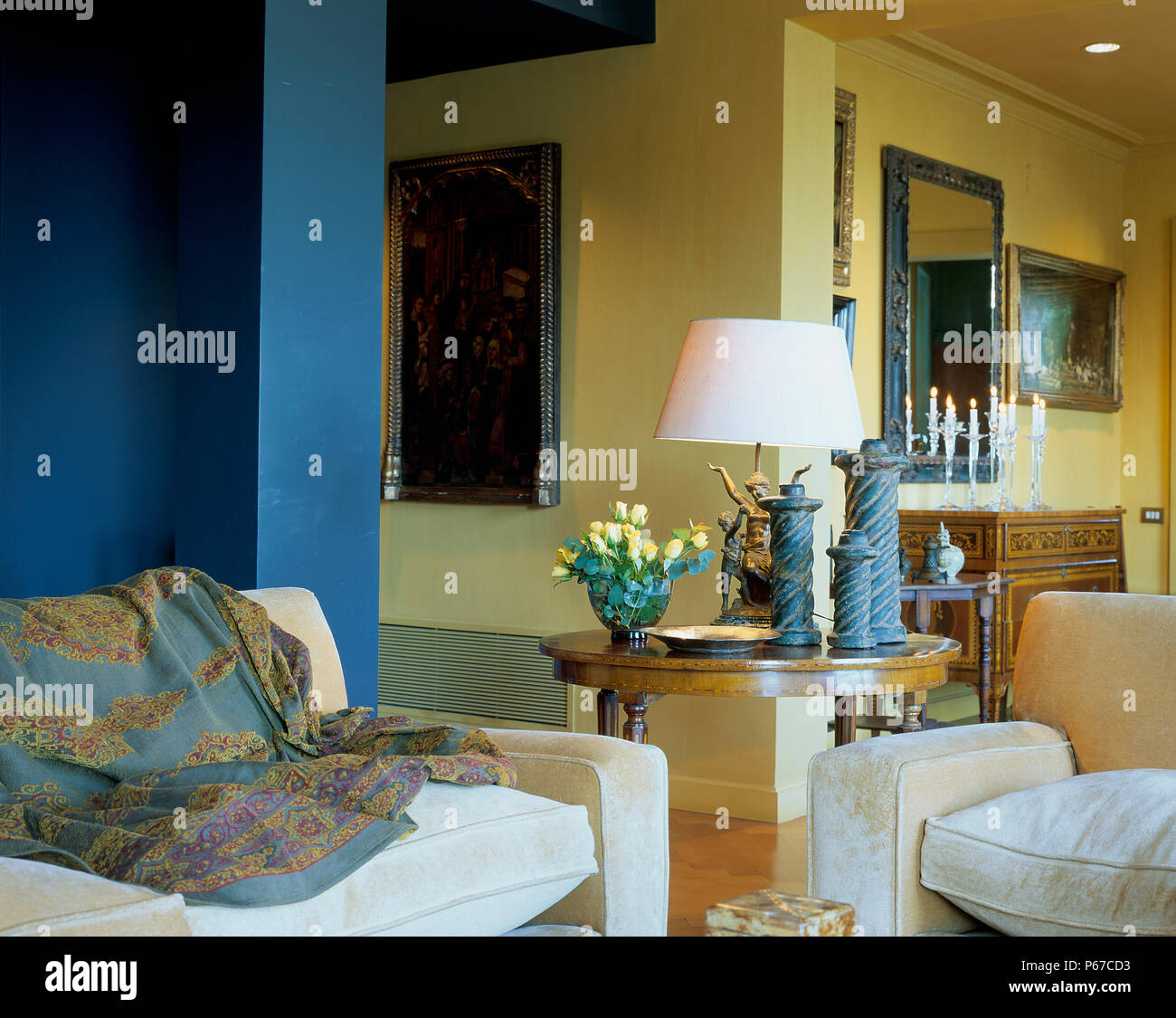 View of an adorned living room Stock Photo - Alamy