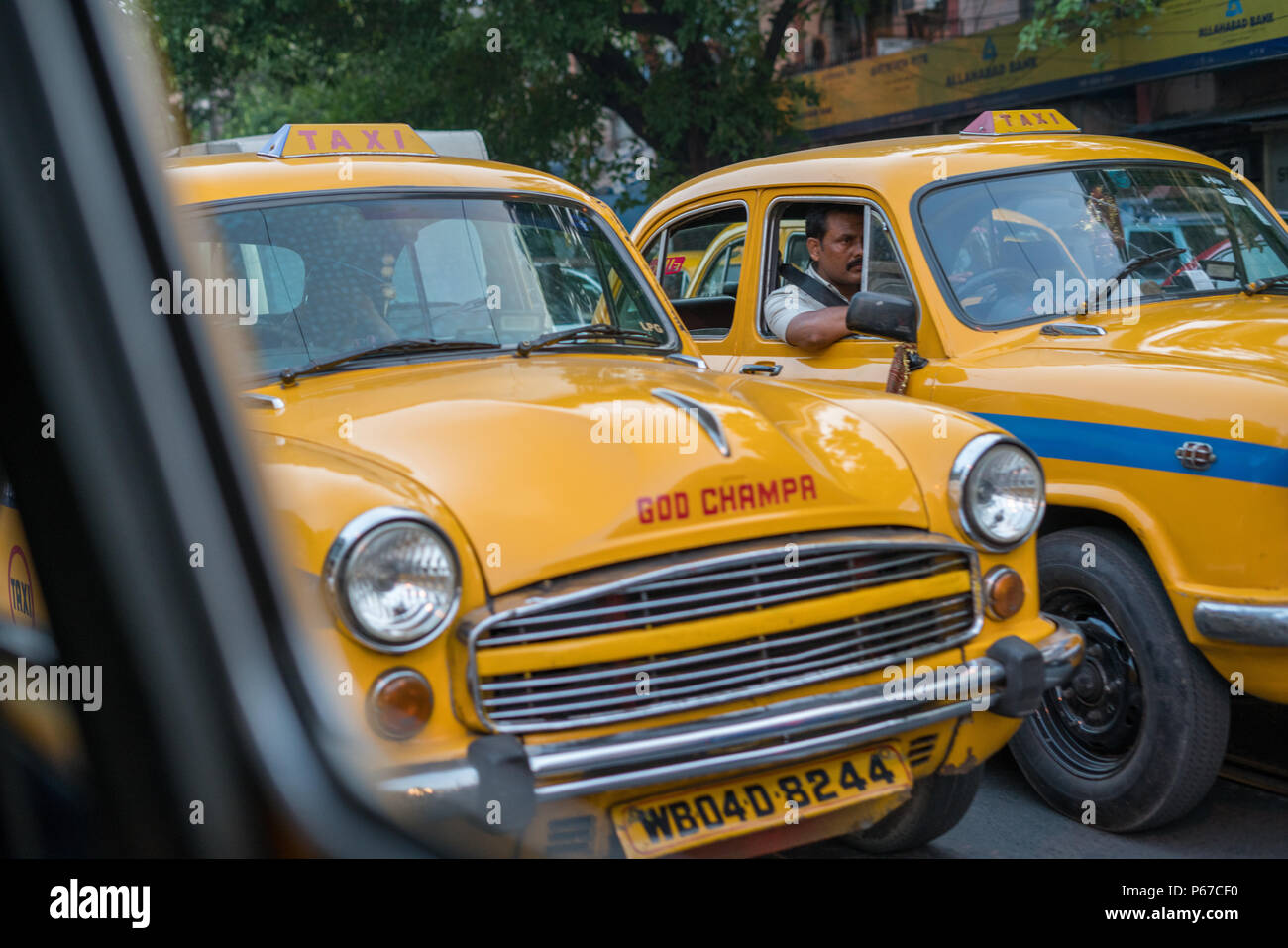 Yellow Ambassador taxi – Kolkata, India Stock Photo - Alamy