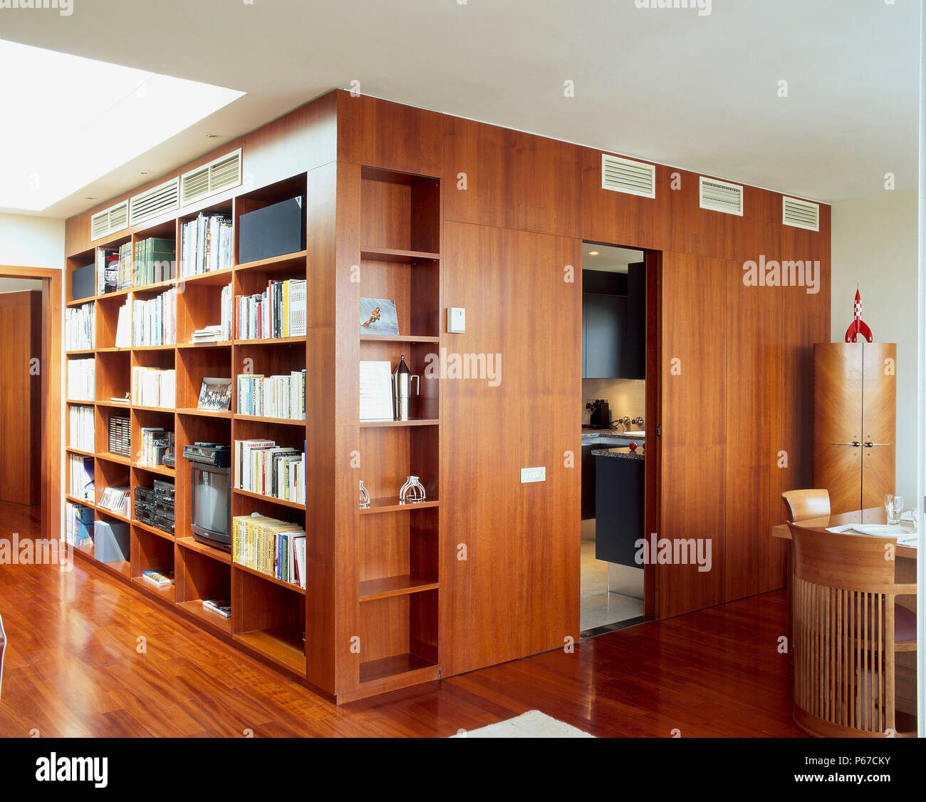 View of an elegant library in a home Stock Photo - Alamy