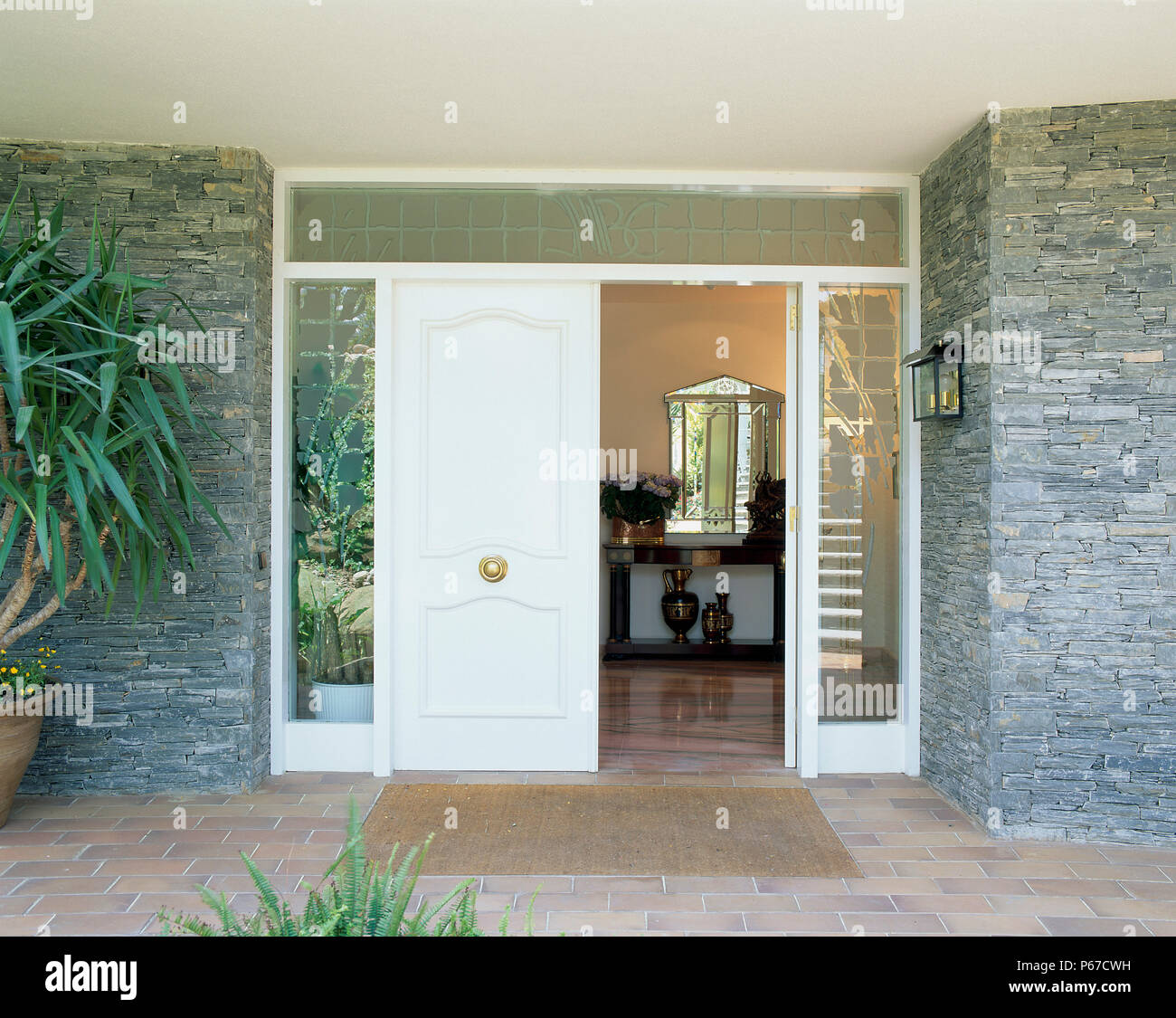 Open entrance hi-res stock photography and images - Alamy