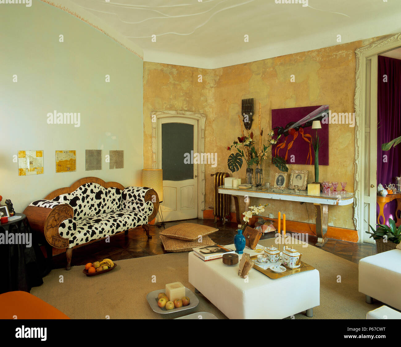 View of an opulent living room Stock Photo - Alamy