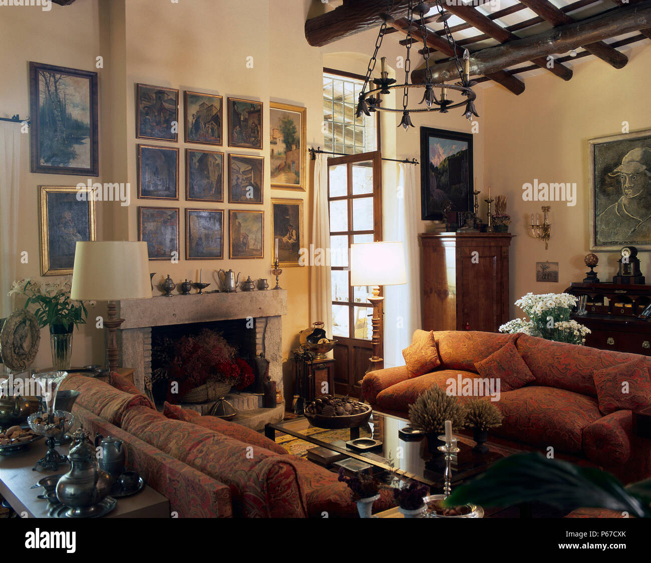 Room adorned hi-res stock photography and images - Alamy