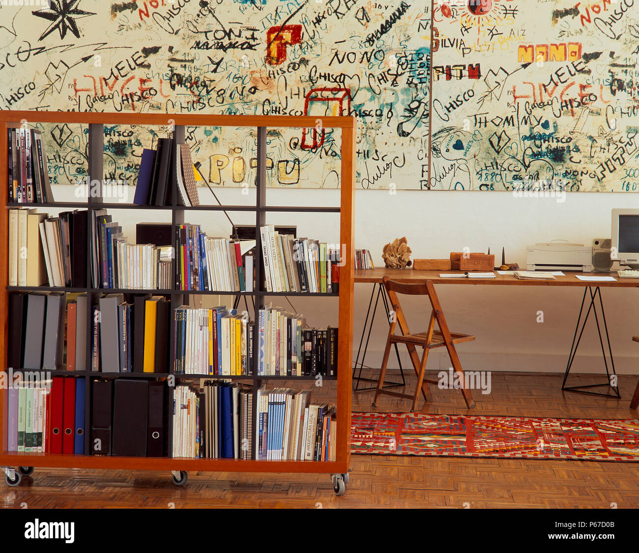 Bookshelves home interiors hi-res stock photography and images - Alamy