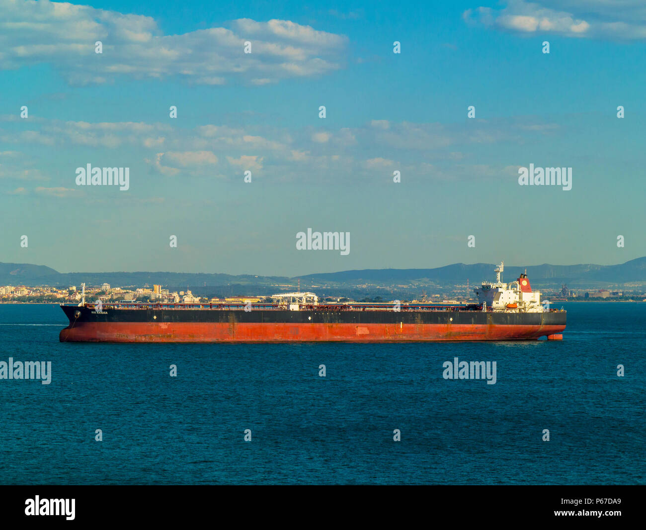 Venezuelan oil tanker hi-res stock photography and images - Alamy