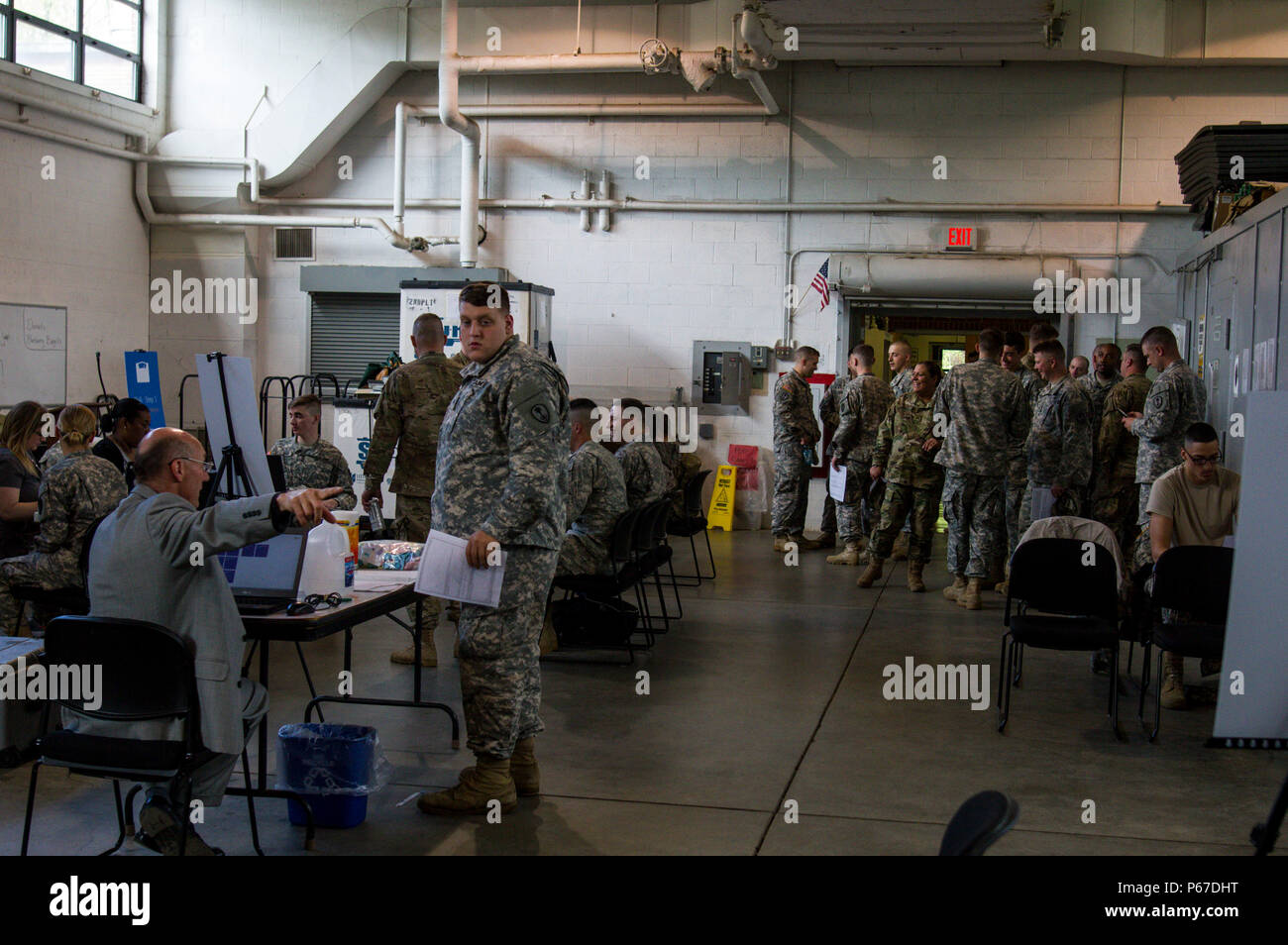 U.S. Army Reserve Soldiers assigned to the 303rd Military Police ...