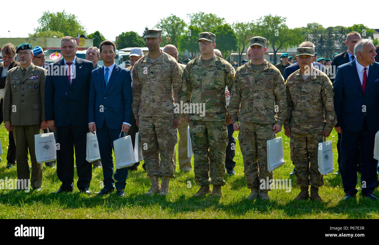 Soldiers from 3rd Combined Arms Battalion, 69th Armor Regiment stand at ...