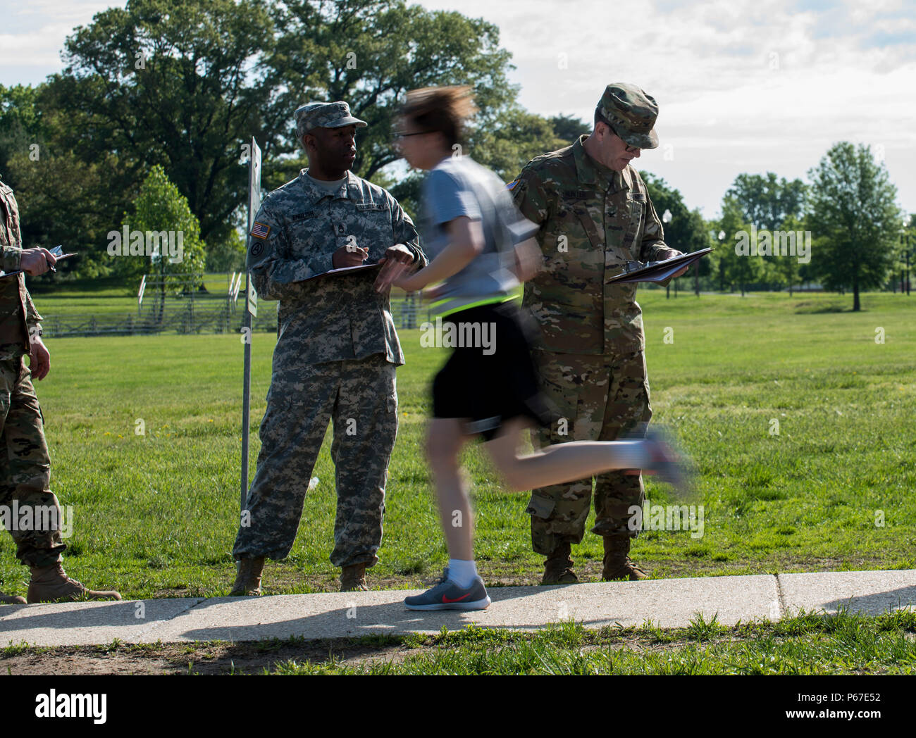 A U.S. Army Reserve Soldier from the 200th Military Police Command's ...