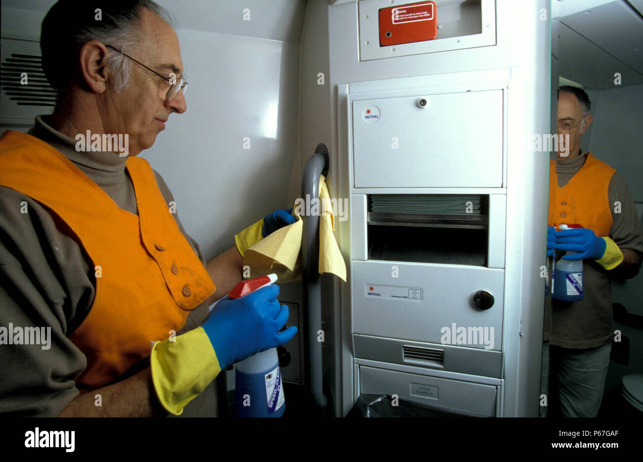 Train cleaning hi-res stock photography and images - Alamy