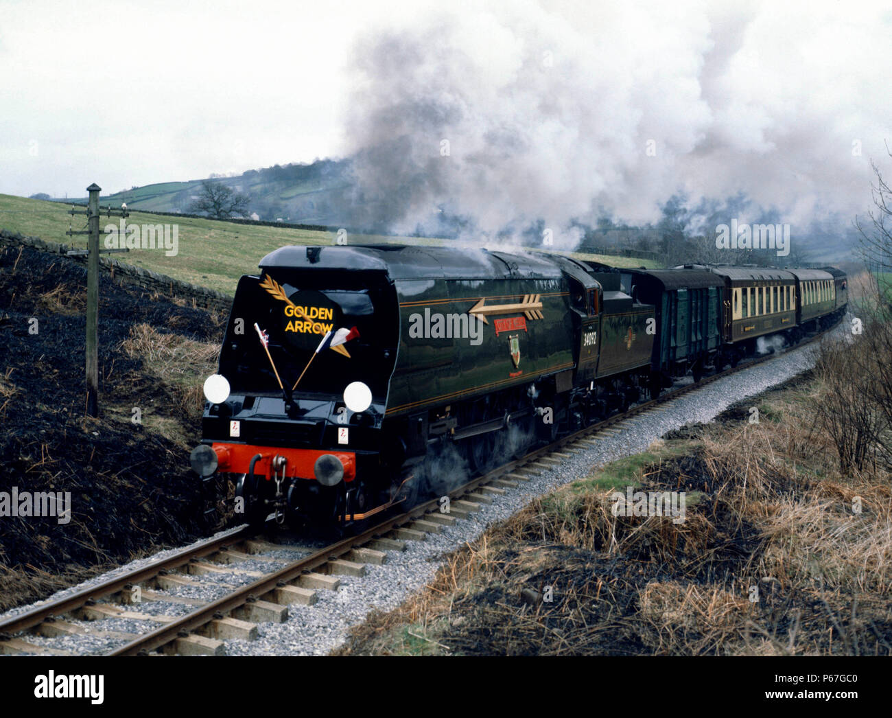 Golden arrow train hi-res stock photography and images - Alamy