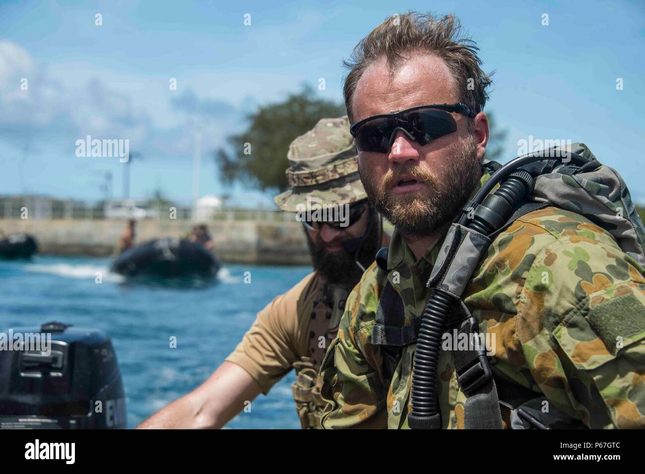 Navy diving eodmu 5 hi-res stock photography and images - Alamy