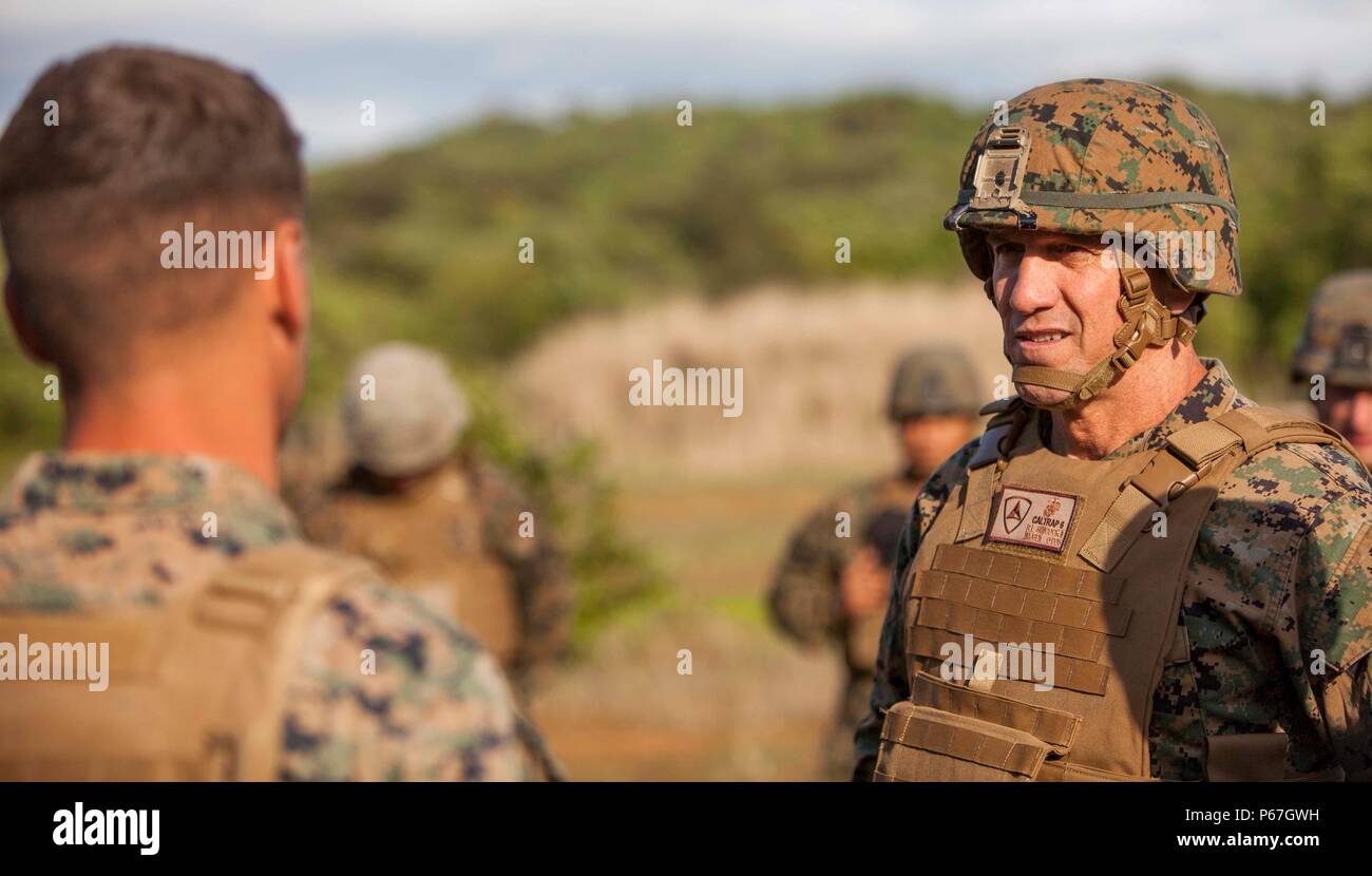Maj. Gen. Richard Simcock gets to know the Marines of India Battery by ...