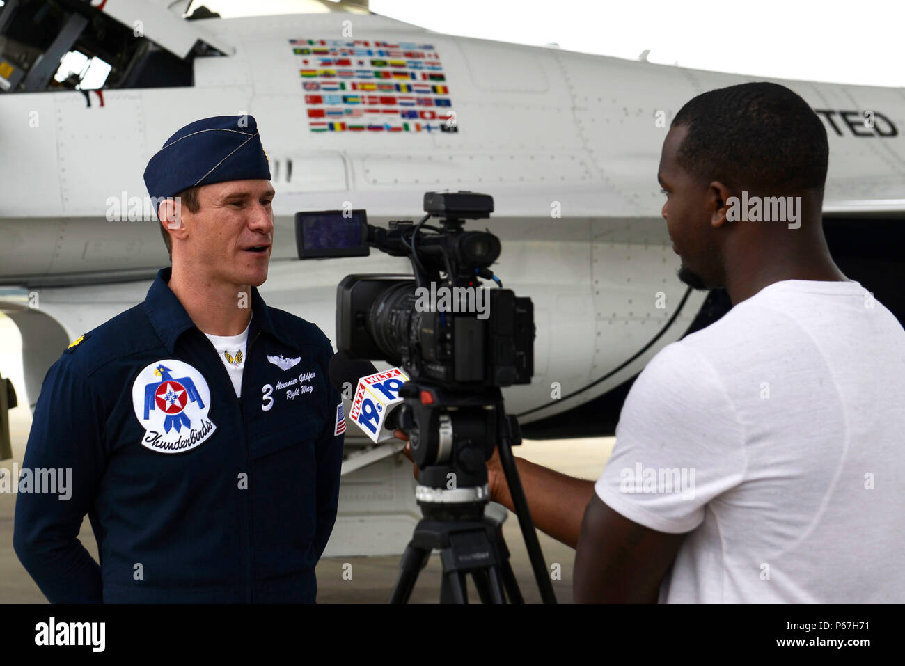 Interviews pilot hi-res stock photography and images - Alamy