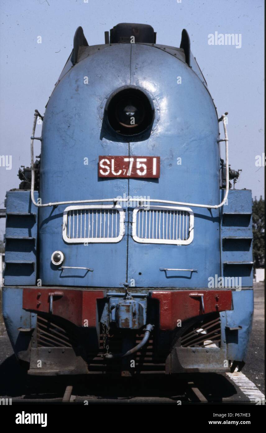 The glorious 1930s styled streamlined look in personified by this China ...