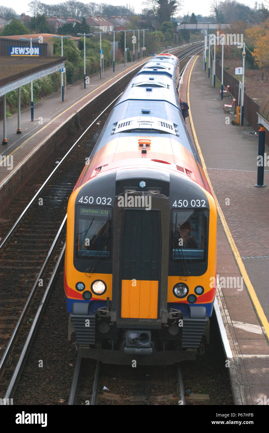 The Great Western Railway. A Portsmouth - Southampton service awaits ...