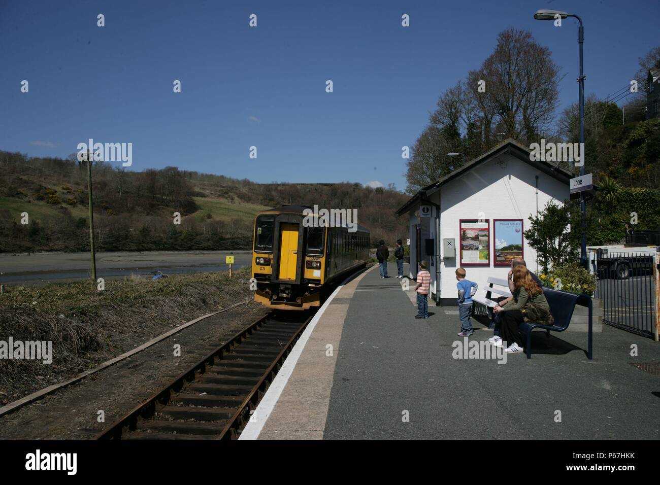 Looe cornwall liskeard train hi-res stock photography and images - Alamy