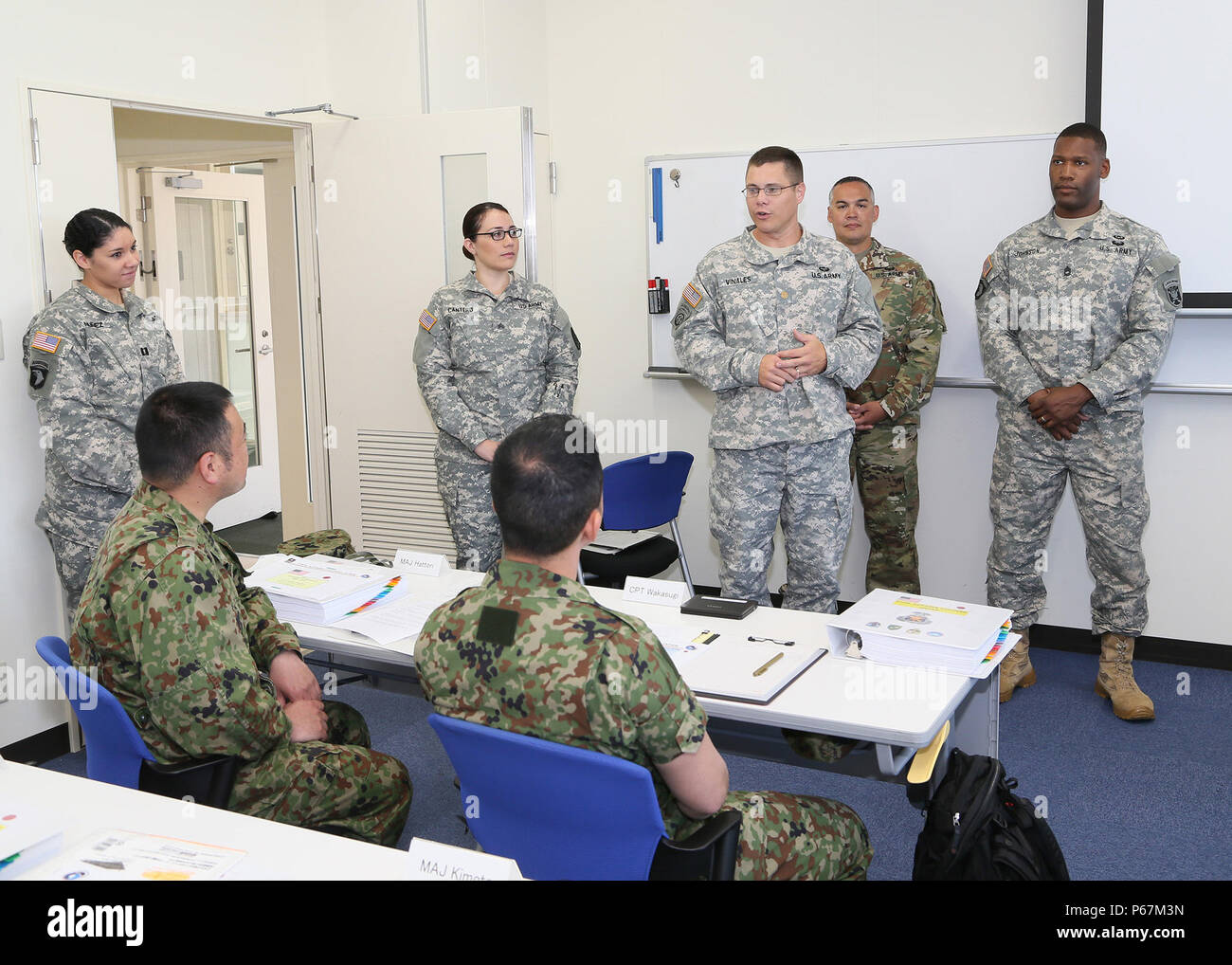 Dislocated civilians hi-res stock photography and images - Alamy