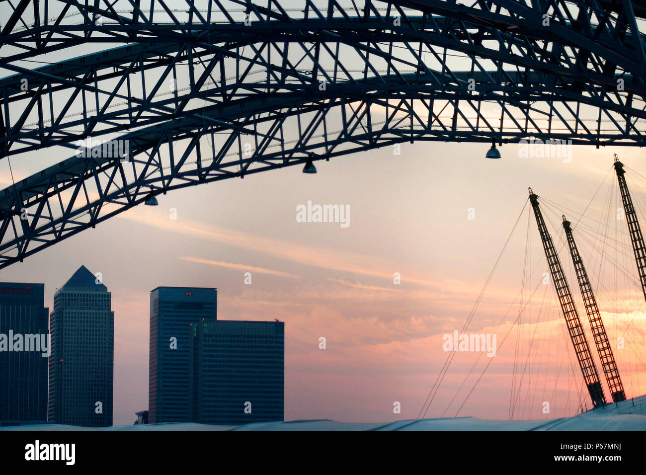 O2 roof canary hi-res stock photography and images - Alamy