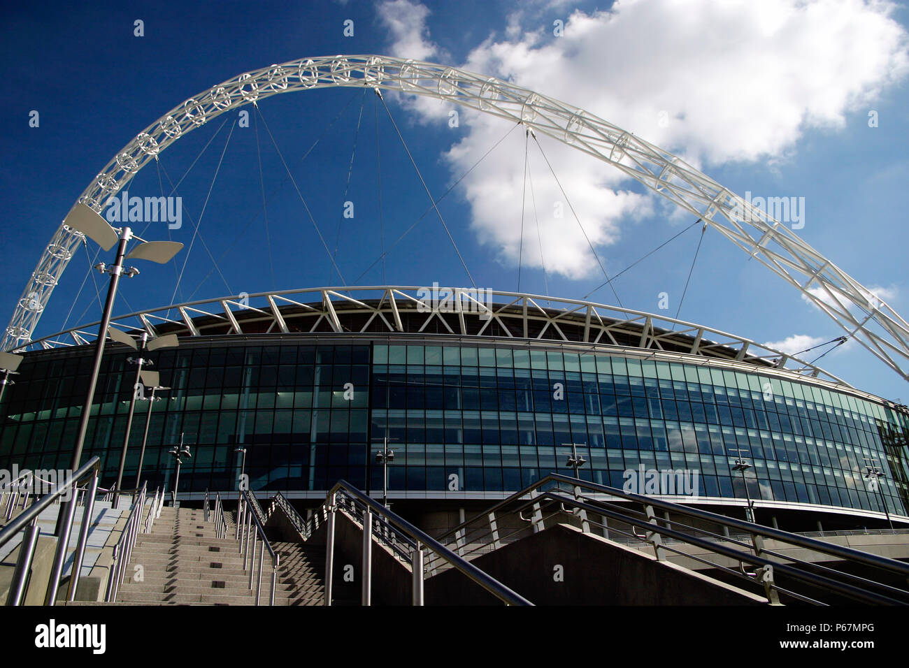 Norman foster wembley stadium hi-res stock photography and images - Alamy