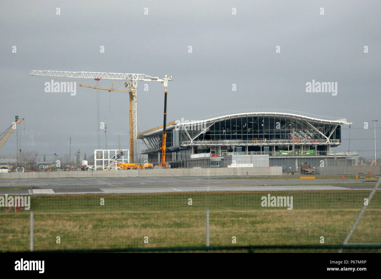 Construction of the new Terminal 5, Heathrow Airport, London. May 2005 ...