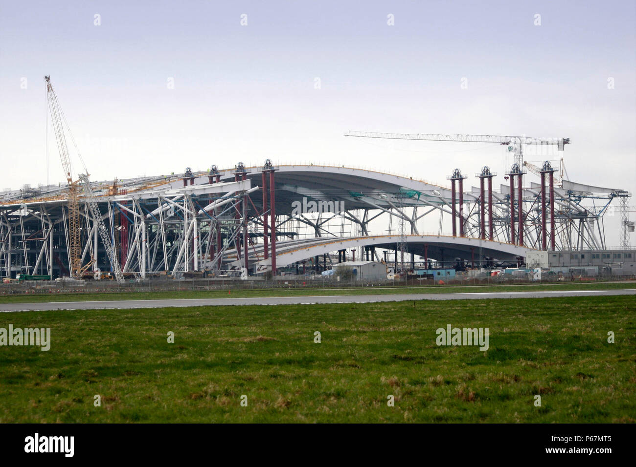 Construction of the new Terminal 5, Heathrow Airport, London. May 2005 ...