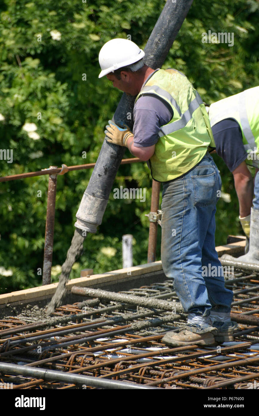 Construction workers pouring concrete Stock Photo - Alamy