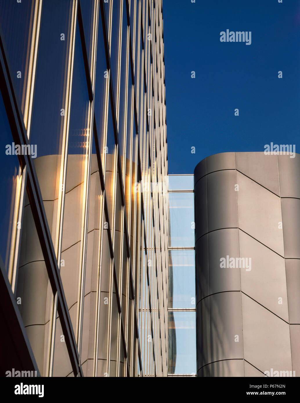 Mirrored office block, Reading, United Kingdom Stock Photo - Alamy