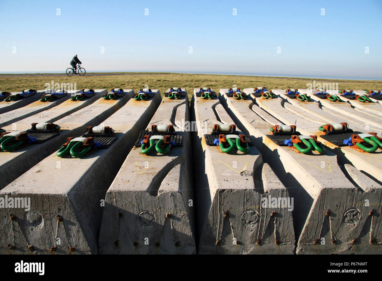 Concrete railway sleepers hi-res stock photography and images - Alamy